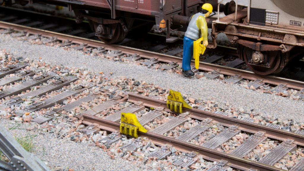 PREORDER Noch HO 13604 Wheel Stops, Rail Anchor (10-Pack)