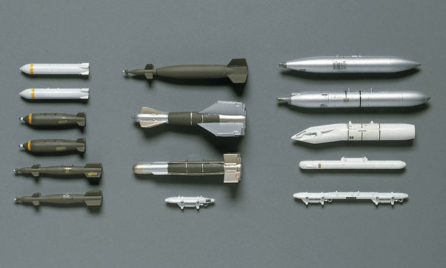 Hasegawa Models 35002 Aircraft Weapon II American Special Bomb Set 1:7
